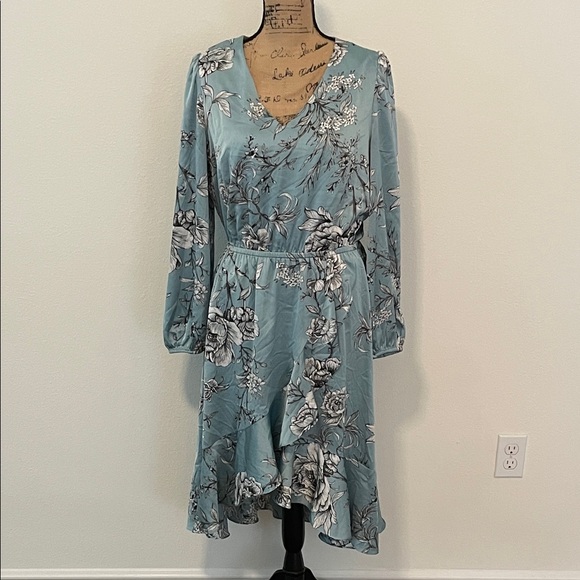 White House Black Market | Dresses | Whbm Floral Wrap Dress In Blue And ...